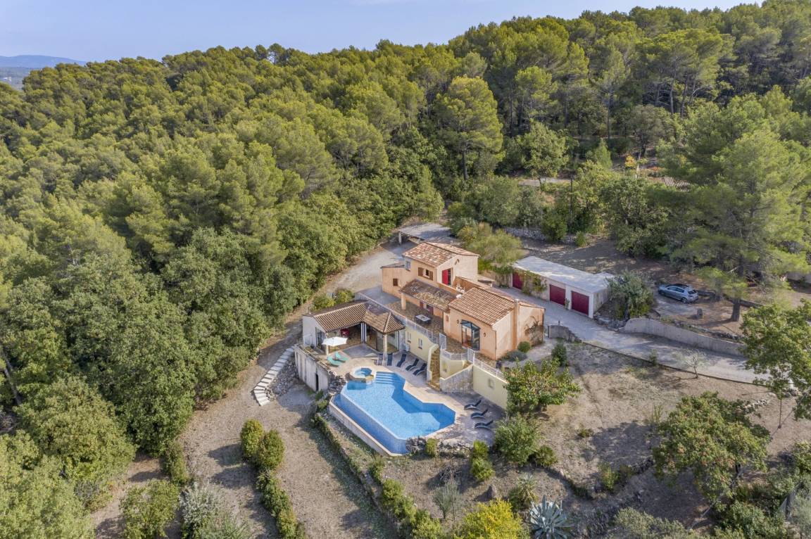 220 M² Villa ∙ 4 Bedrooms ∙ 10 Guests - Draguignan
