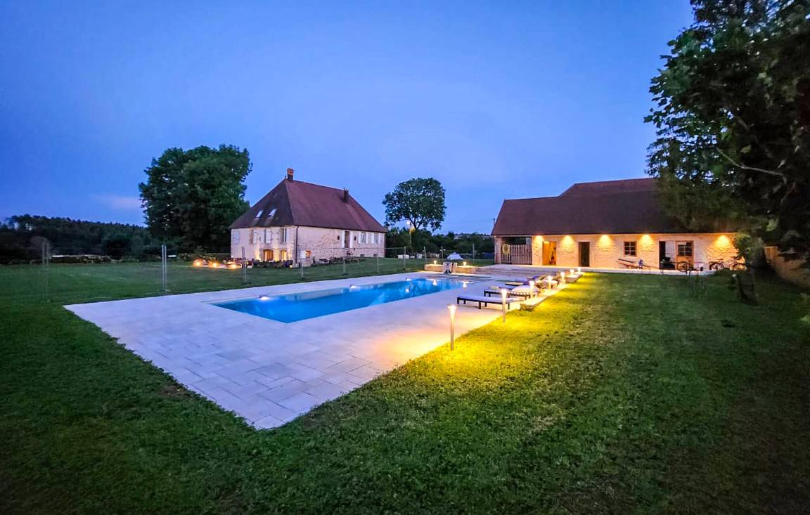 450 M² Maison De Vacances ∙ 5 Chambres ∙ 15 Personnes - Salins-les-Bains