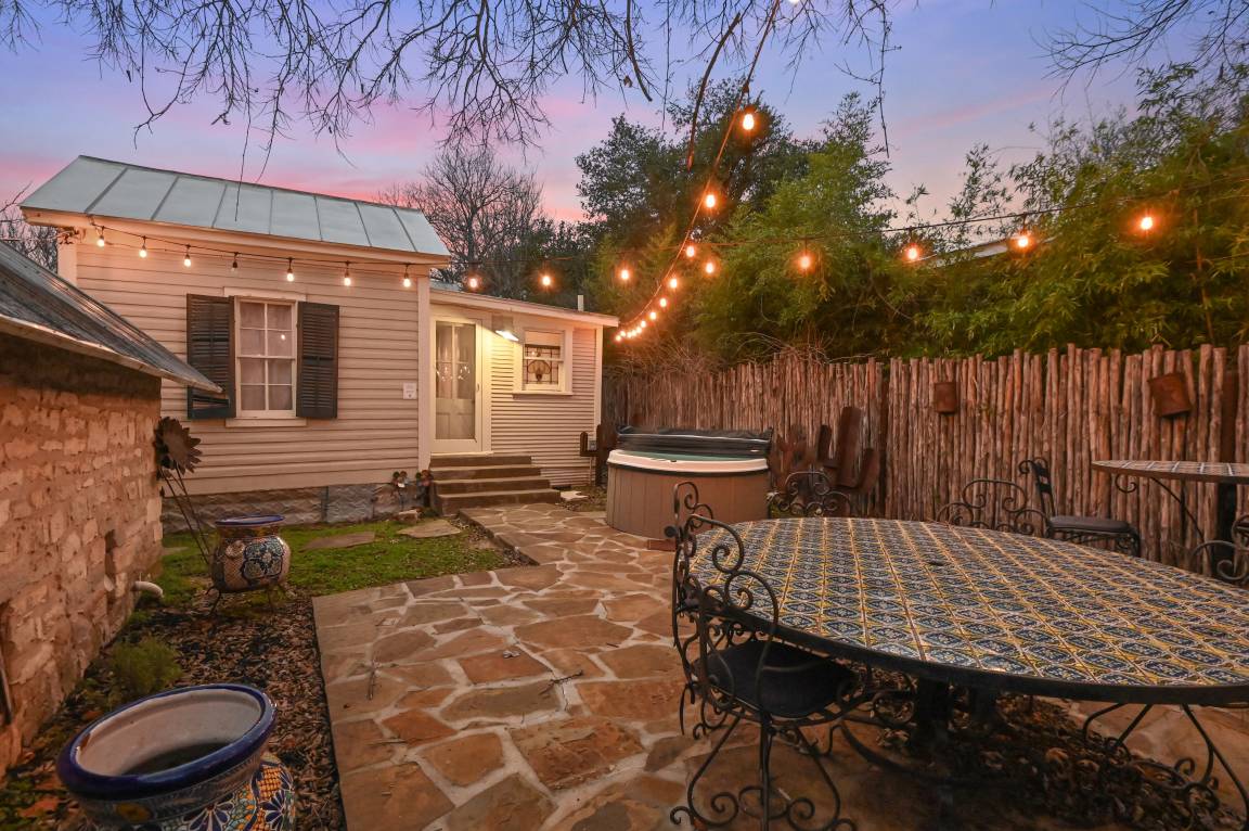 84 M² House ∙ 2 Bedrooms ∙ 4 Guests - Fredericksburg, TX