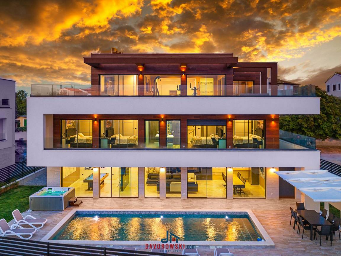 400 M² Villa ∙ 5 Habitaciones ∙ 10 Huéspedes - Premantura