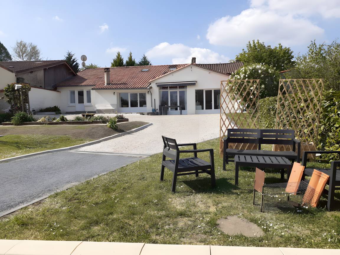 25 M² Bed And Breakfast ∙ 1 Bedroom ∙ 2 Guests - Aubeterre-sur-Dronne