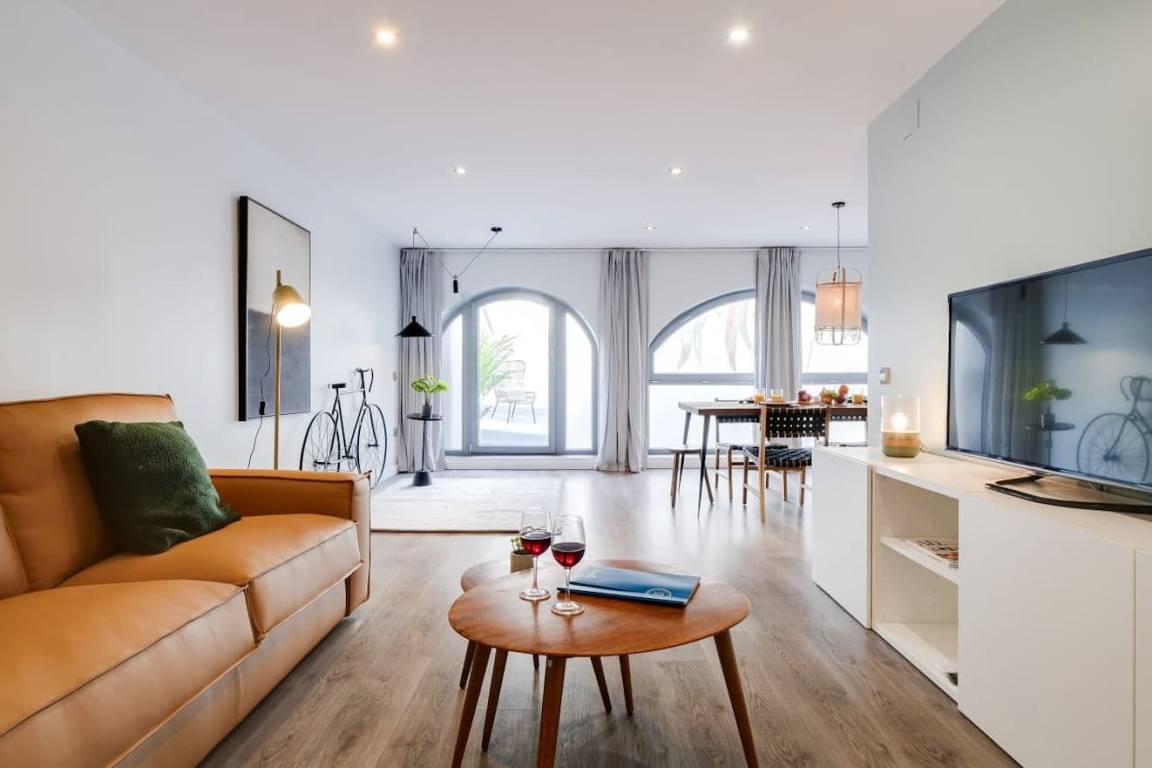 70 M² Apartamento ∙ 2 Habitaciones ∙ 5 Huéspedes - Barcelona