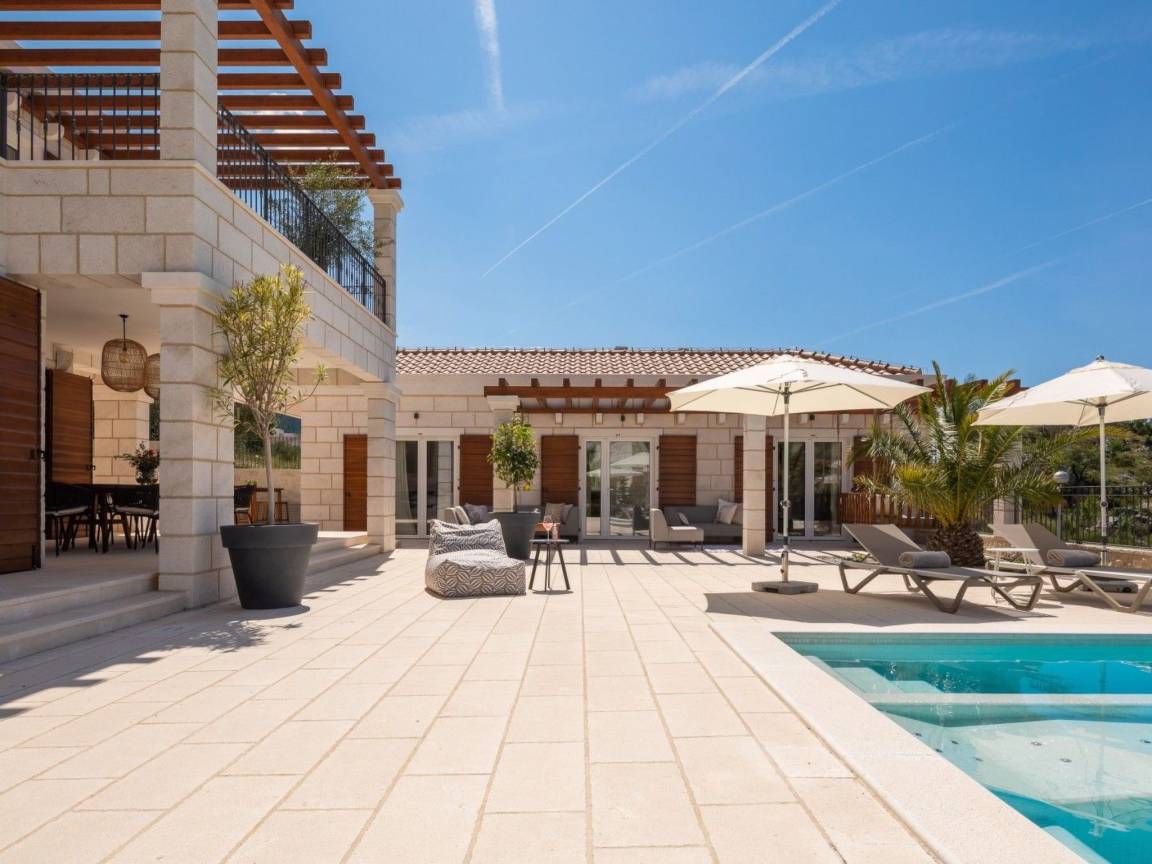 293 M² Ferienhaus ∙ 5 Schlafzimmer ∙ 12 Gäste - Tučepi