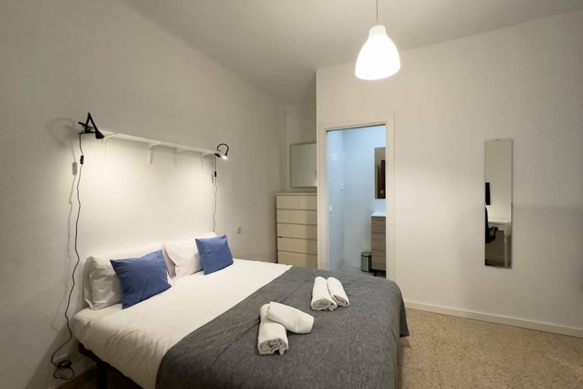 90 M² Private Room ∙ 1 Bedroom ∙ 2 Guests - Barcelona