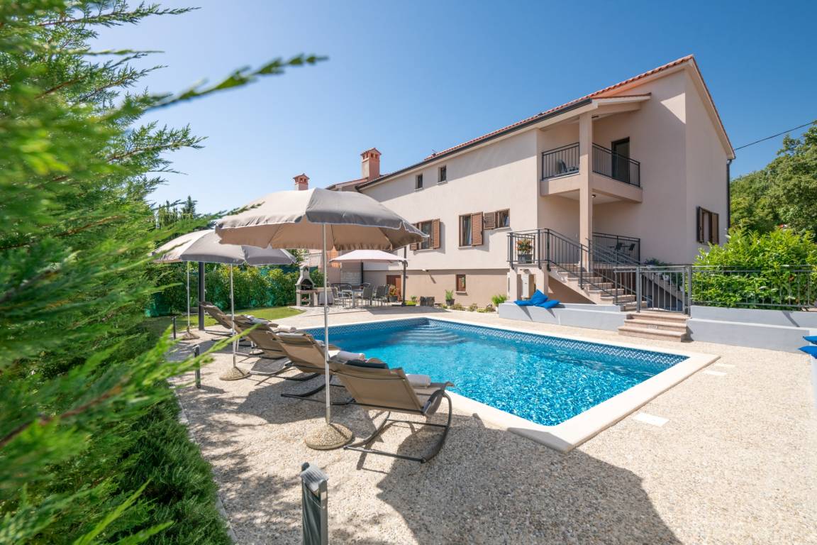 180 M² Villa ∙ 3 Bedrooms ∙ 8 Guests - Labin