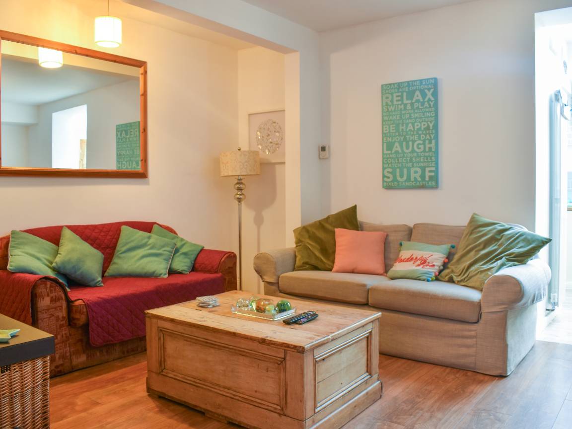 Cottage ∙ 2 Bedrooms ∙ 4 Guests - Bournemouth