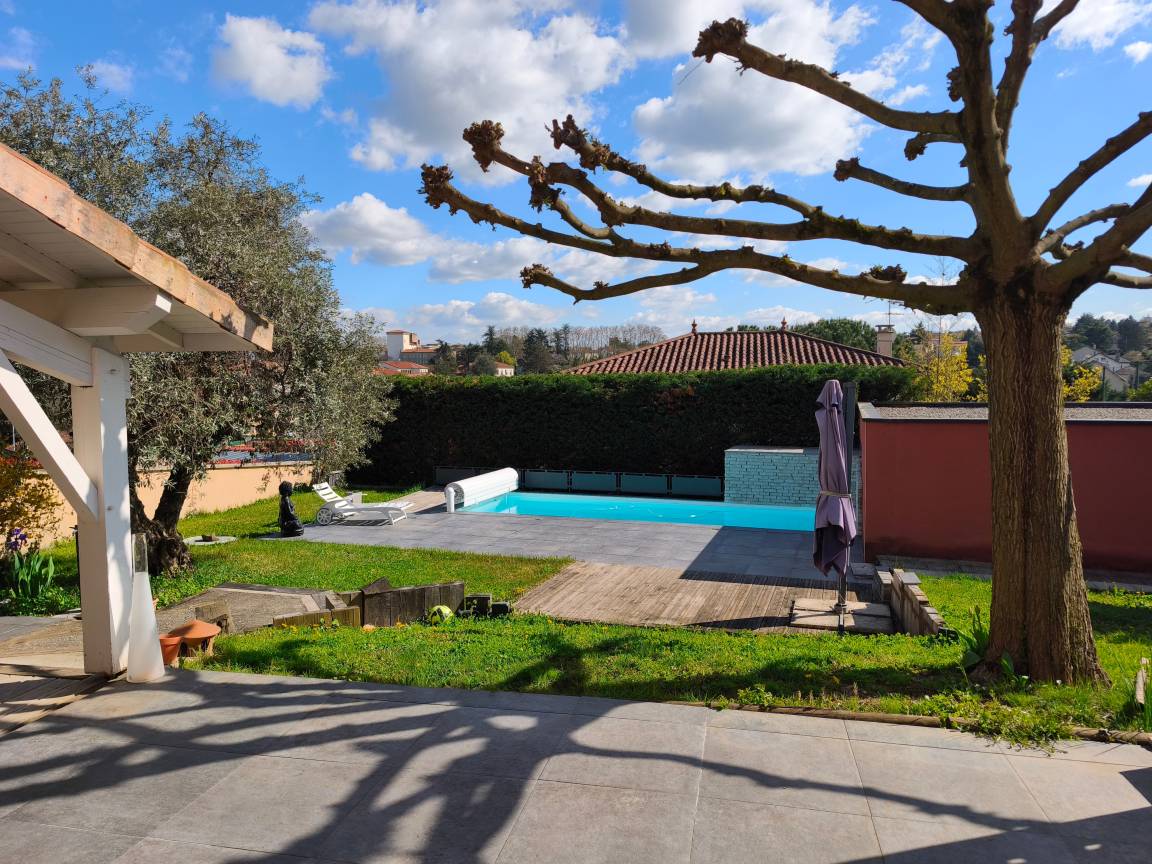 180 M² Villa ∙ 4 Chambres ∙ 10 Personnes - Givors