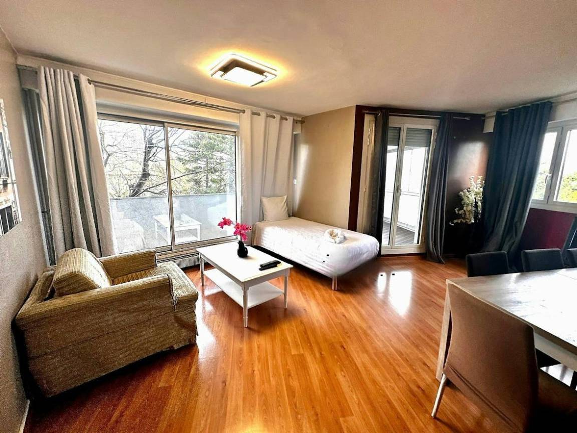 79 M² Appartement ∙ 3 Chambres ∙ 9 Personnes - Créteil