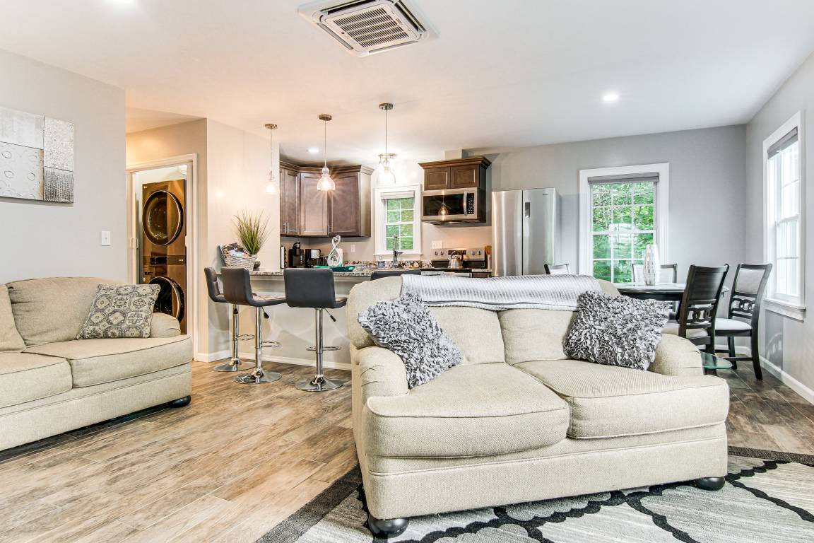 63 M² House ∙ 2 Bedrooms ∙ 4 Guests - Weaverville, NC