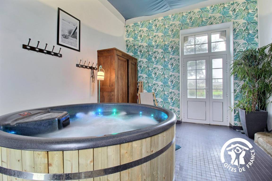 160 M² Gîte ∙ 4 Chambres ∙ 8 Personnes - Ambon