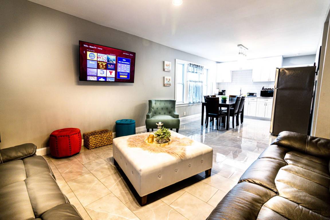 Huis ∙ 6 Slaapkamers ∙ 12 Gasten - Niagara Falls