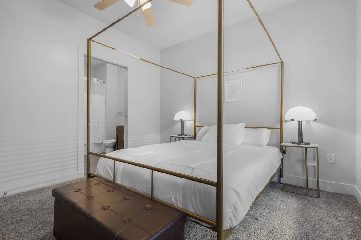 Apartment ∙ 2 Bedrooms ∙ 4 Guests - Indianapolis, IN