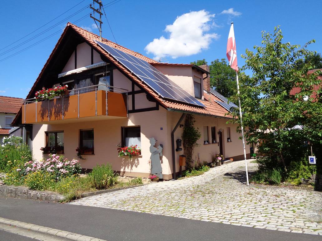 80 M² Ferienwohnung ∙ 2 Schlafzimmer ∙ 4 Gäste - Karlstadt