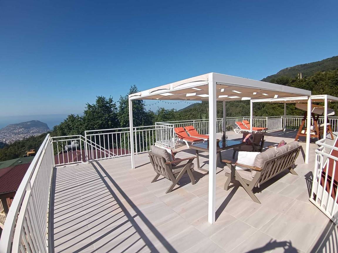 250 M² Villa ∙ 3 Bedrooms ∙ 6 Guests - Alanya