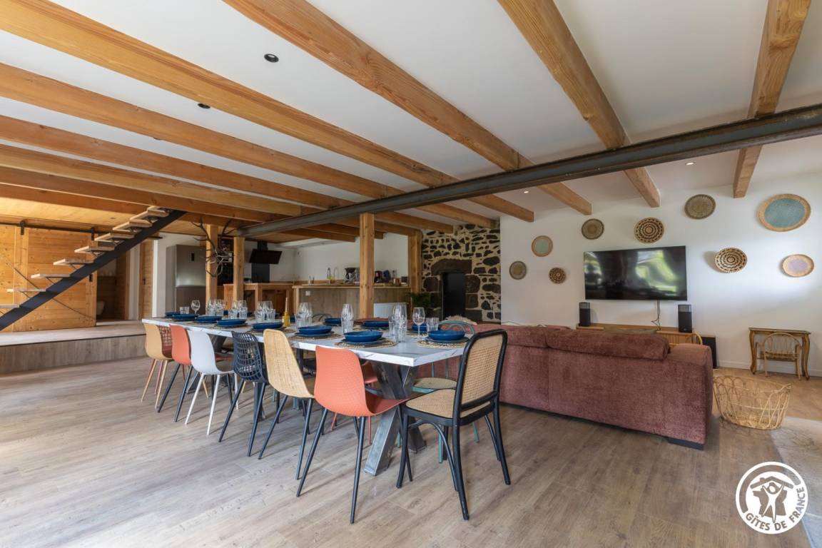 287 M² Gîte ∙ 6 Bedrooms ∙ 15 Guests - Lac Chambon