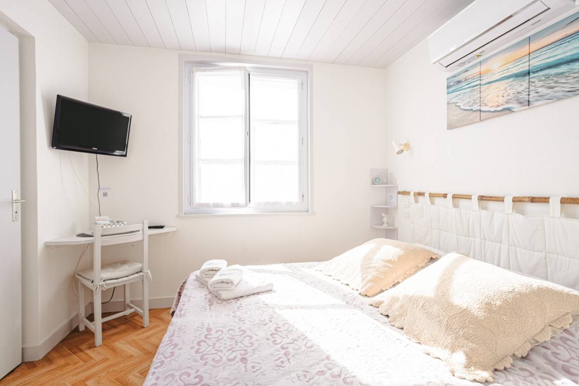 Bed And Breakfast ∙ 1 Bedroom ∙ 2 Guests - Île de Ré