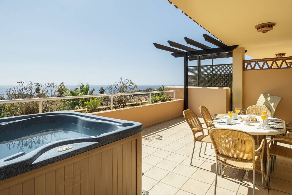 95 M² Ferienwohnung ∙ 2 Schlafzimmer ∙ 6 Gäste - Fuengirola