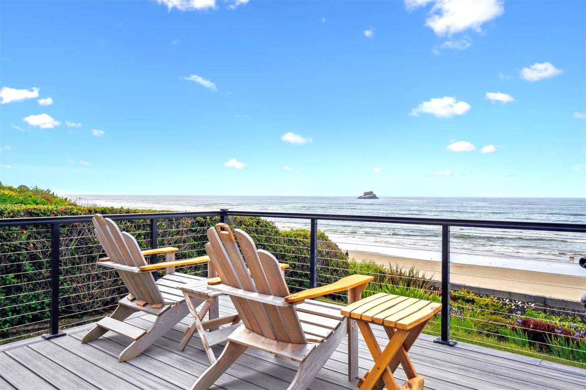 House ∙ 4 Bedrooms ∙ 12 Guests - Cannon Beach, OR