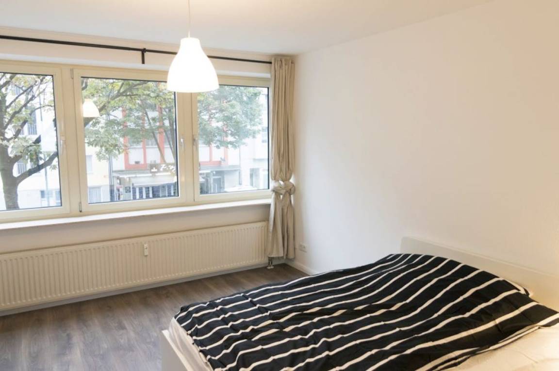 121 M² Private Room ∙ 1 Bedroom ∙ 1 Guest - Düsseldorf