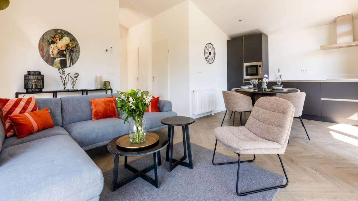 80 M² House ∙ 2 Bedrooms ∙ 4 Guests - Eindhoven