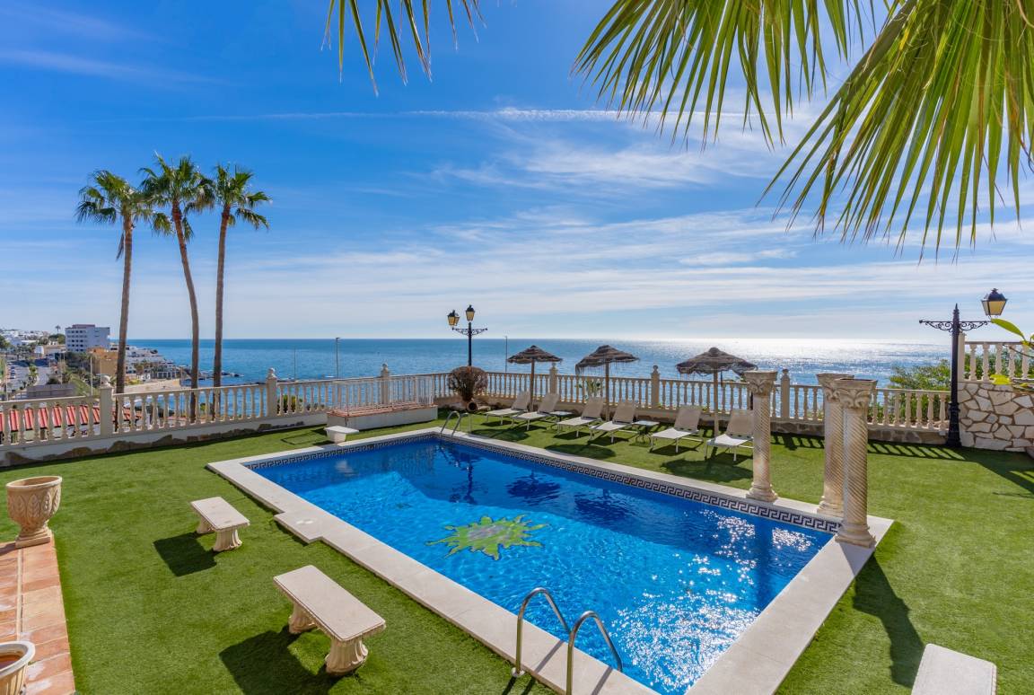 1000 M² Villa ∙ 6 Bedrooms ∙ 14 Guests - Benalmádena