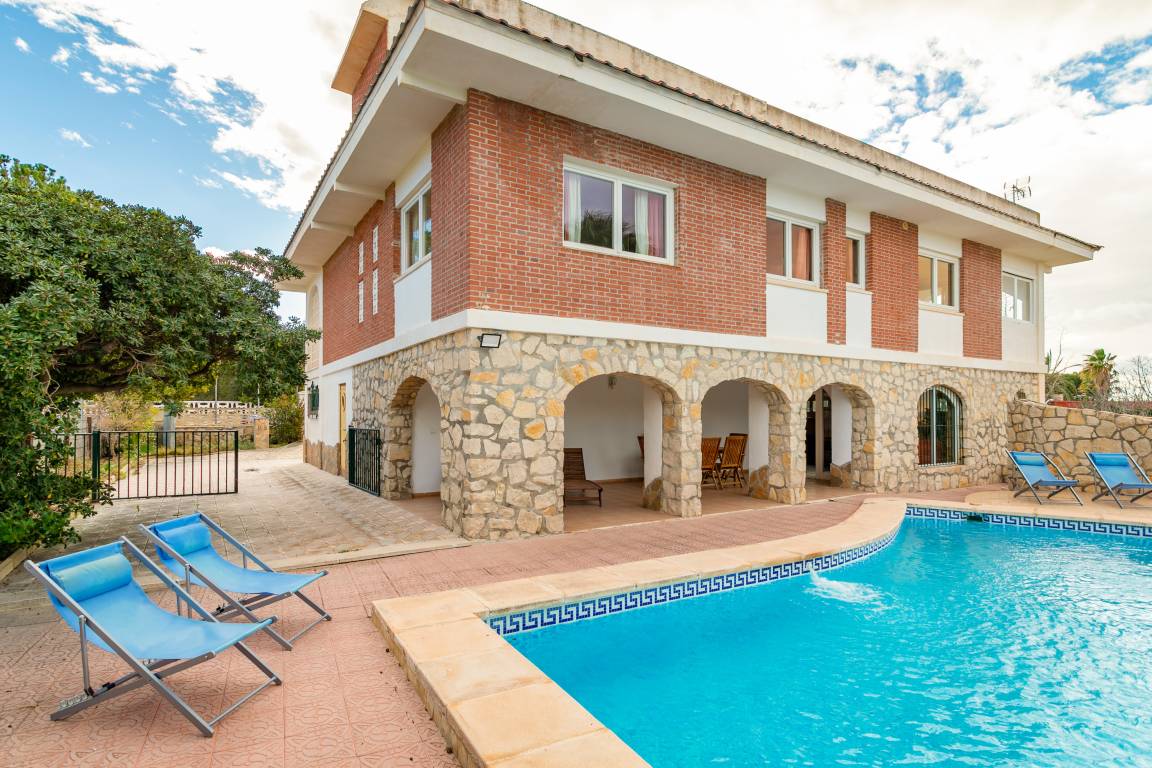 150 M² Casa ∙ 5 Habitaciones ∙ 10 Huéspedes - Alicante