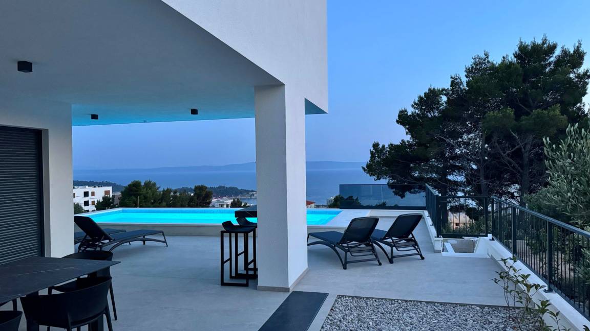 200 M² Villa ∙ 3 Bedrooms ∙ 6 Guests - Baška Voda