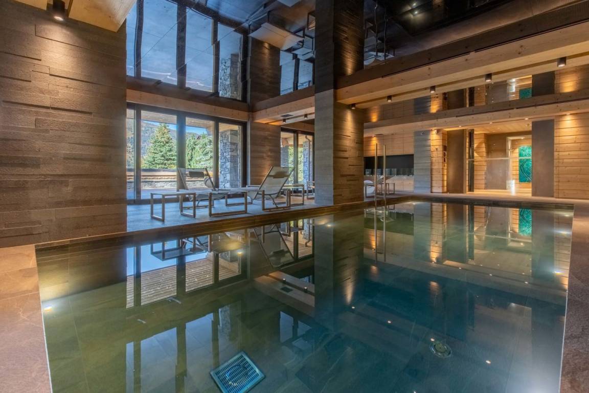 600 M² Chalet ∙ 6 Bedrooms ∙ 15 Guests - Courchevel, France