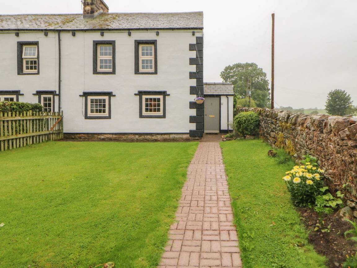 Cottage ∙ 2 Bedrooms ∙ 4 Guests - Appleby Castle