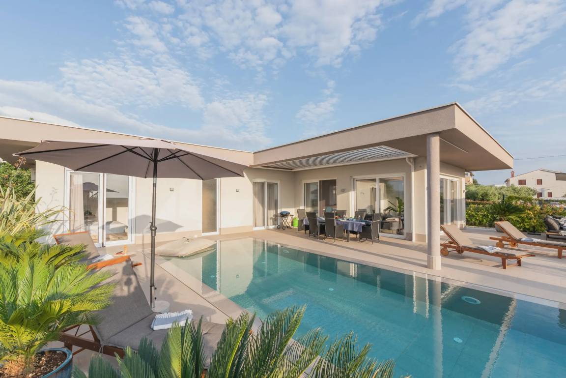 Villa ∙ 2 Bedrooms ∙ 4 Guests - Poreč