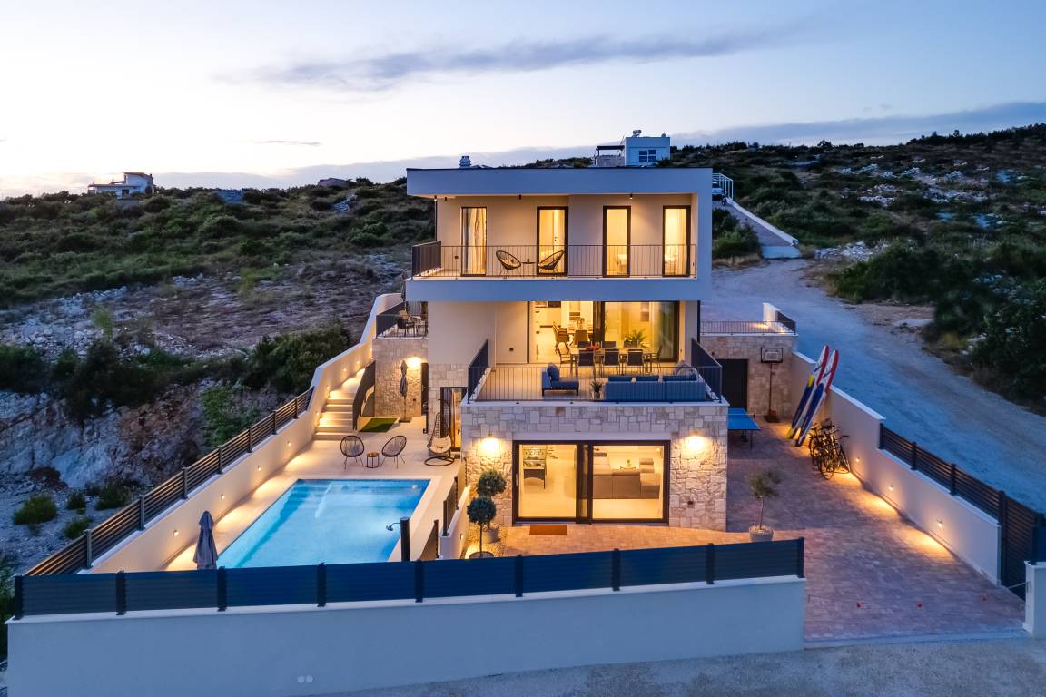 330 M² Villa ∙ 4 Habitaciones ∙ 10 Huéspedes - Šibenik