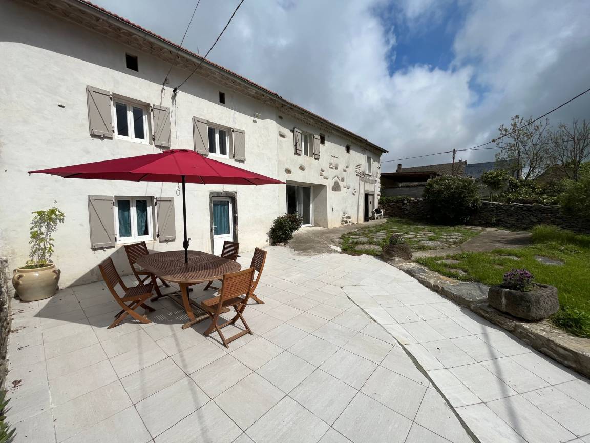 120 M² Cottage ∙ 3 Bedrooms ∙ 6 Guests - Auvergne