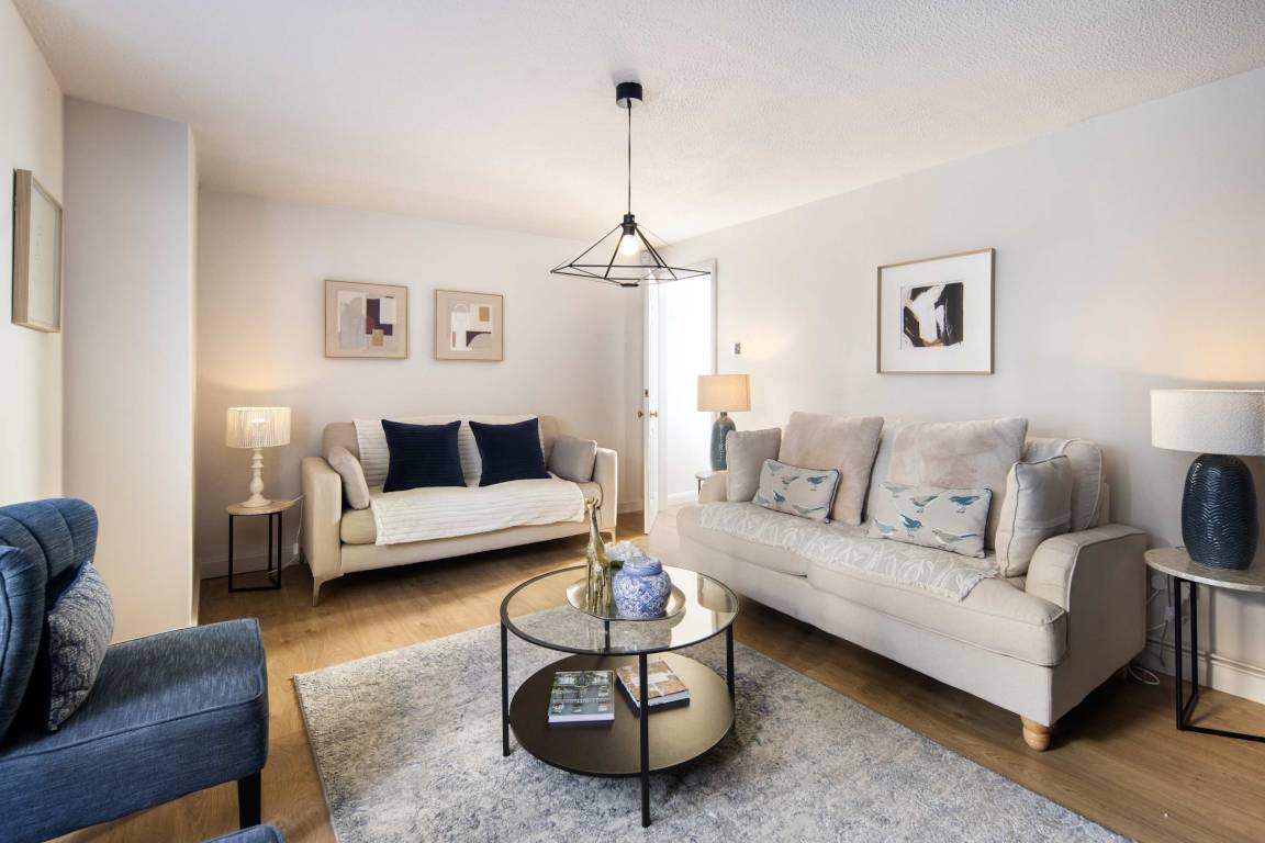 144 M² House ∙ 4 Bedrooms ∙ 10 Guests - Barnes