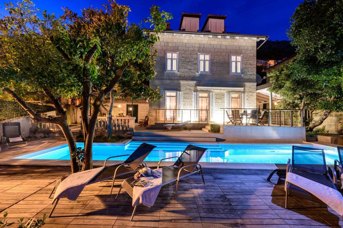 145 M² Villa ∙ 4 Bedrooms ∙ 8 Guests - Dubrovnik