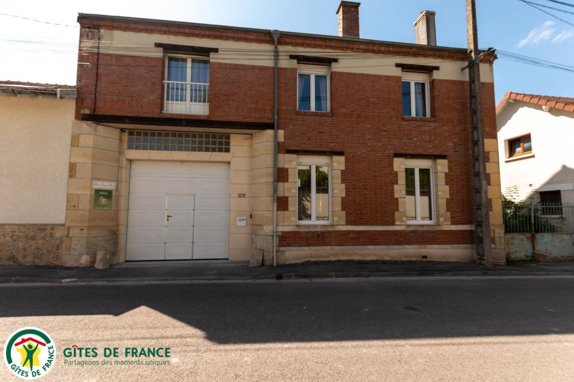 180 M² Gîte ∙ 4 Chambres ∙ 6 Personnes - Marne