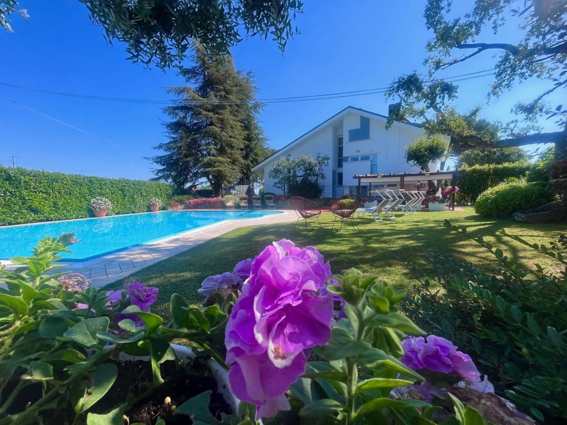 350 M² Villa ∙ 5 Bedrooms ∙ 10 Guests - Rimini