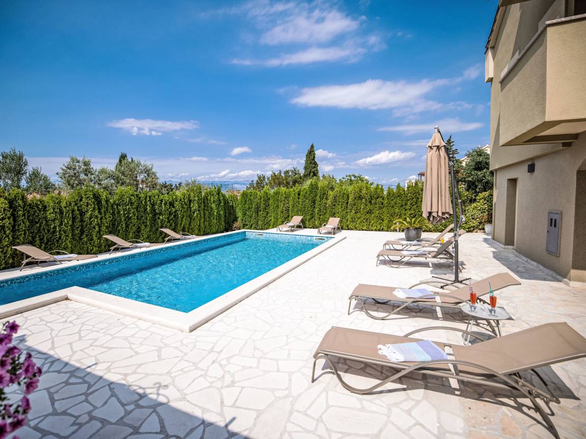 180 M² House ∙ 4 Bedrooms ∙ 9 Guests - Zadar