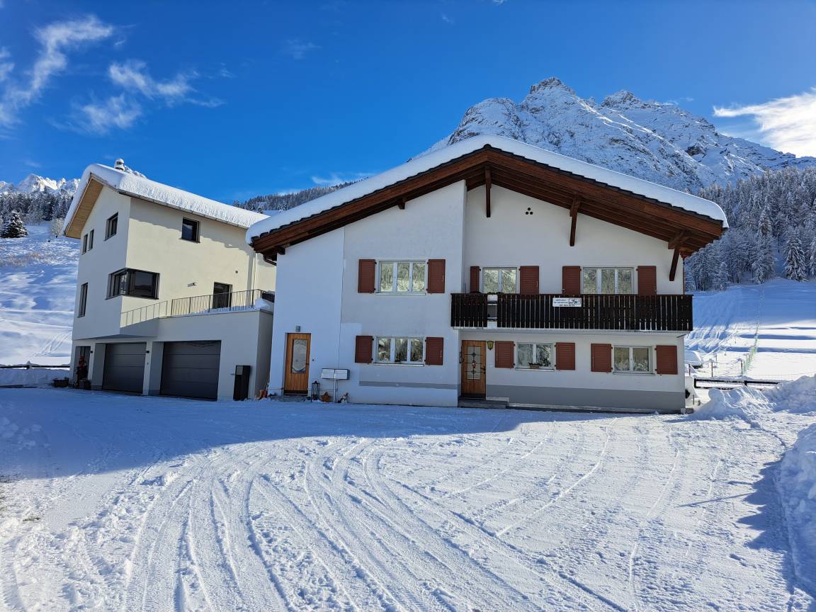 Ferienwohnung ∙ 2 Schlafzimmer ∙ 4 Gäste - Tarasp