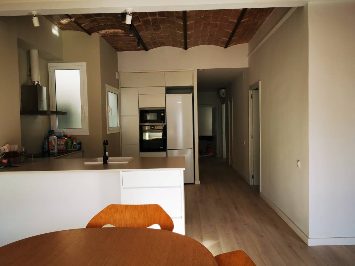 104 M² Apartment ∙ 4 Bedrooms ∙ 6 Guests - Barcelona