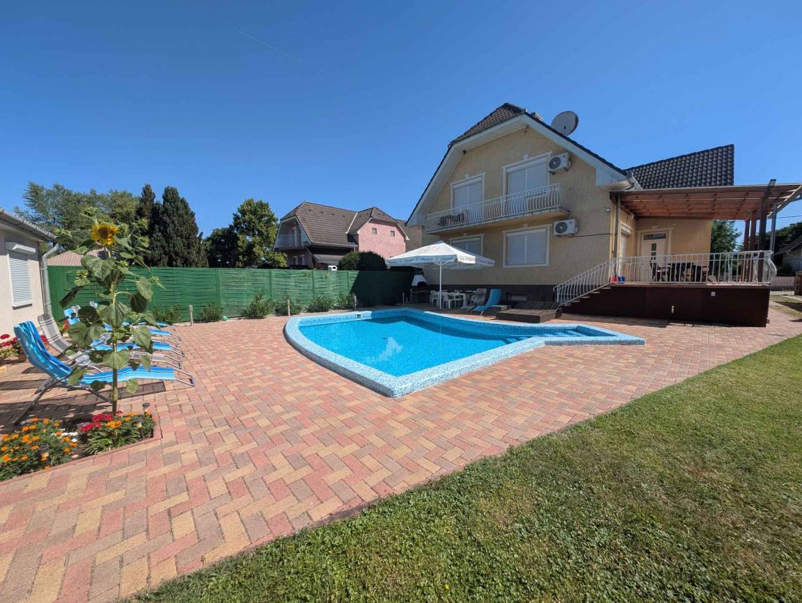 200 M² Maison De Vacances ∙ 5 Chambres ∙ 16 Personnes - Siófok