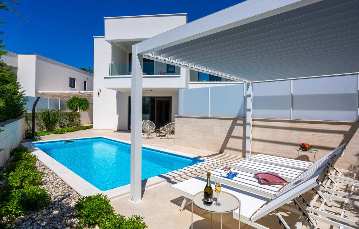 140 M² Maisonette ∙ 3 Bedrooms ∙ 8 Guests - Cres