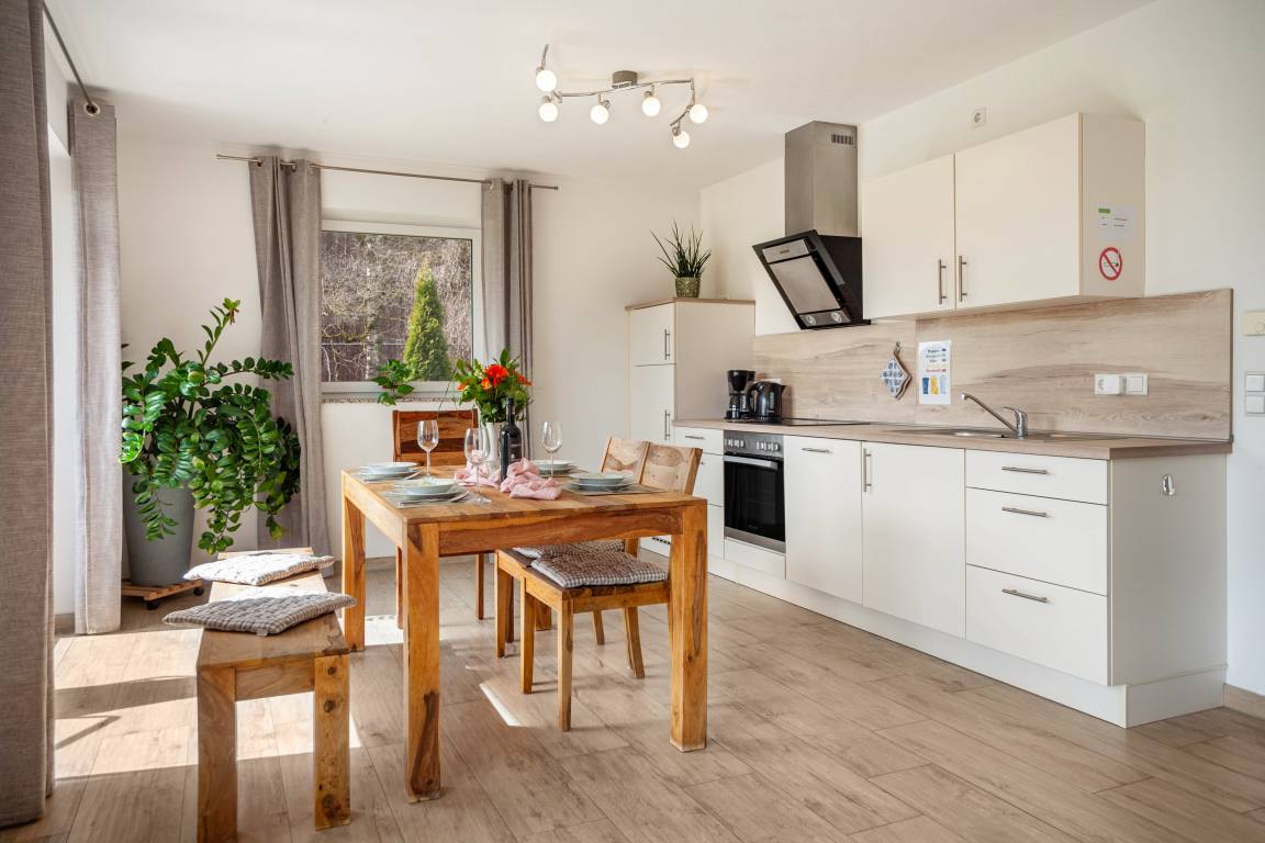 70 M² Ferienwohnung ∙ 2 Schlafzimmer ∙ 4 Gäste - Bad Waldsee