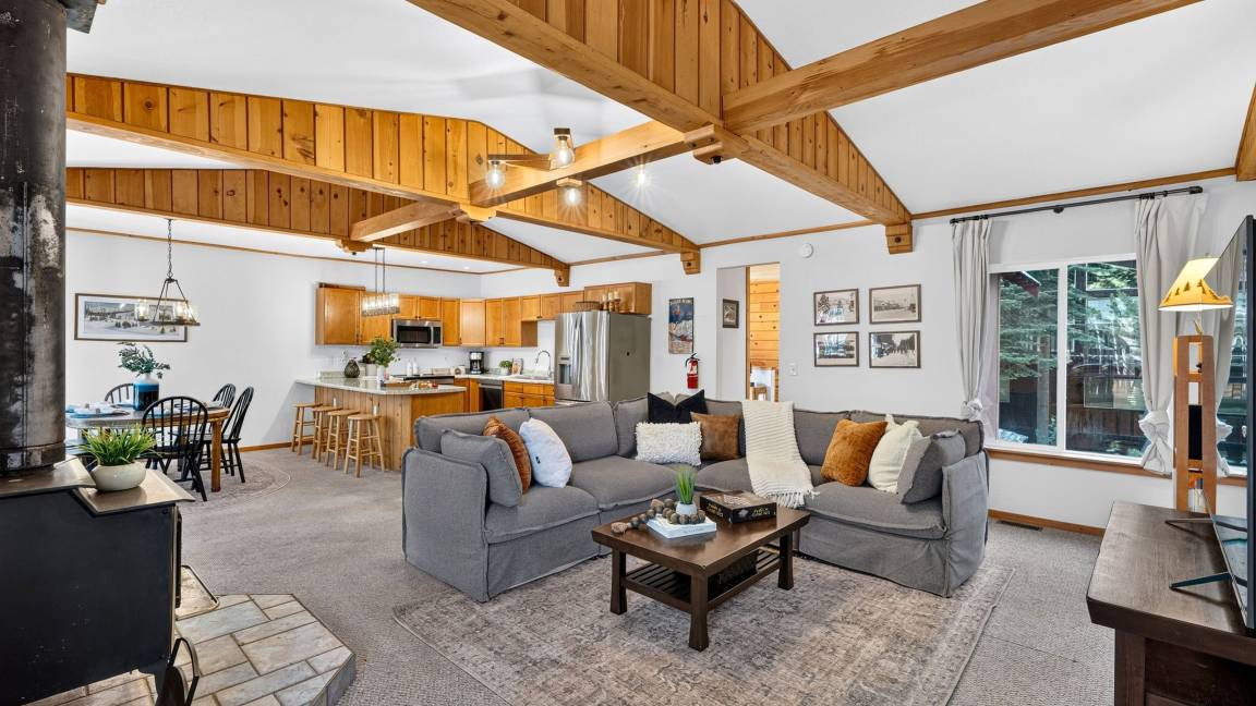124 M² House ∙ 2 Bedrooms ∙ 6 Guests - Truckee, CA