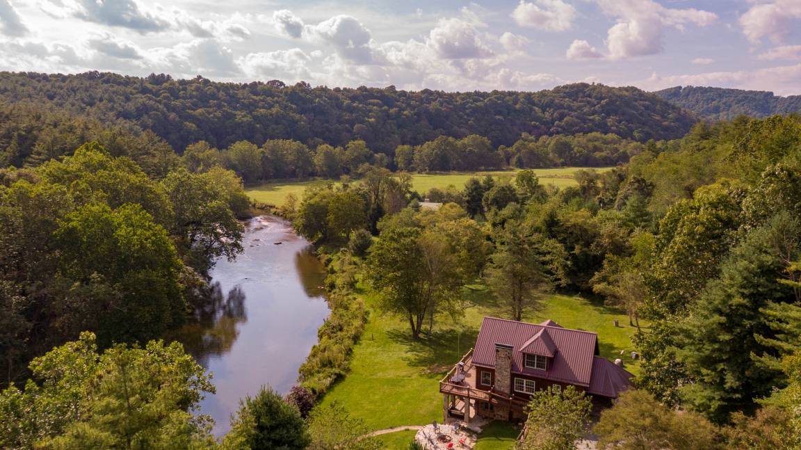 House ∙ 3 Bedrooms ∙ 11 Guests - New River State Park, Laurel Springs