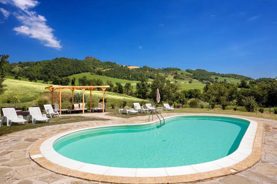 600 M² Agriturismo ∙ 5 Camere Da Letto ∙ 16 Ospiti - Lunano