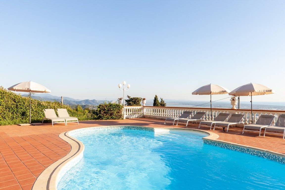 250 M² Villa ∙ 4 Chambres ∙ 8 Personnes - Viareggio