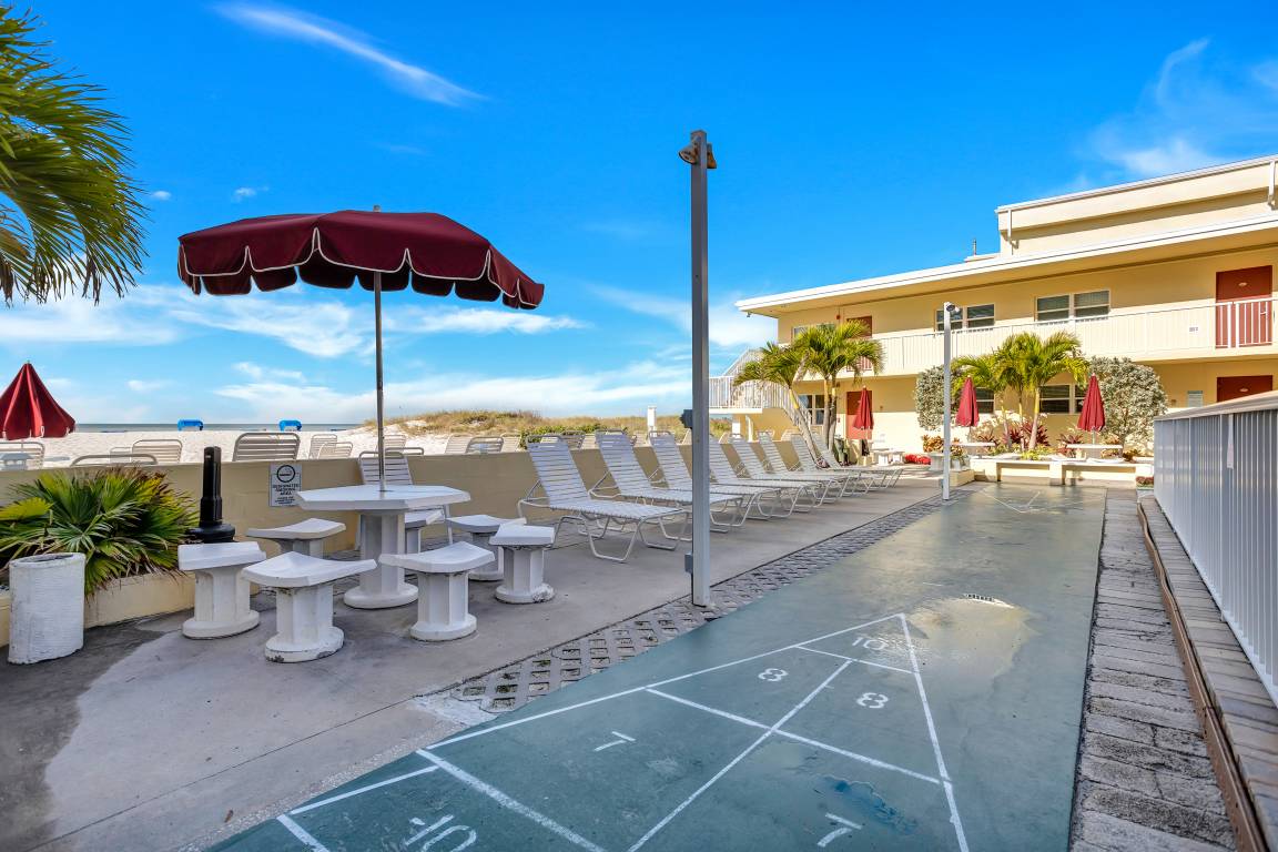 Condo ∙ 1 Bedroom ∙ 4 Guests - Madeira Beach, FL