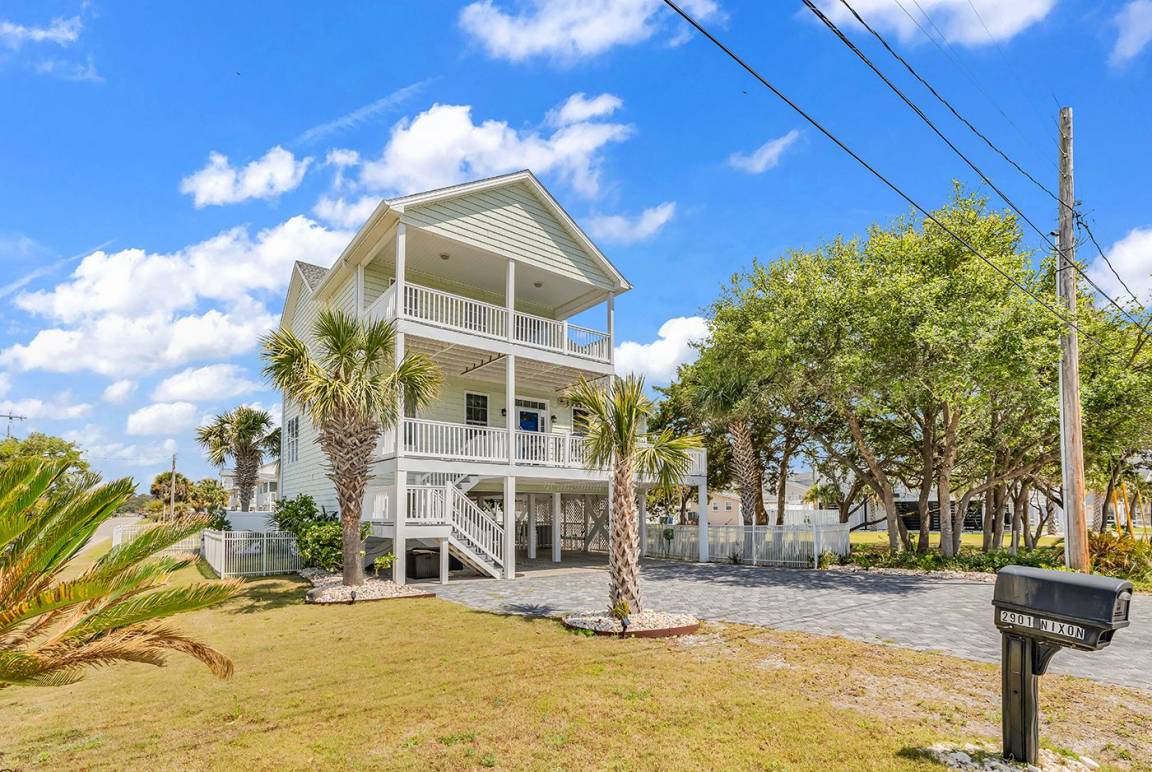 Cottage ∙ 4 Bedrooms ∙ 12 Guests - North Myrtle Beach, SC