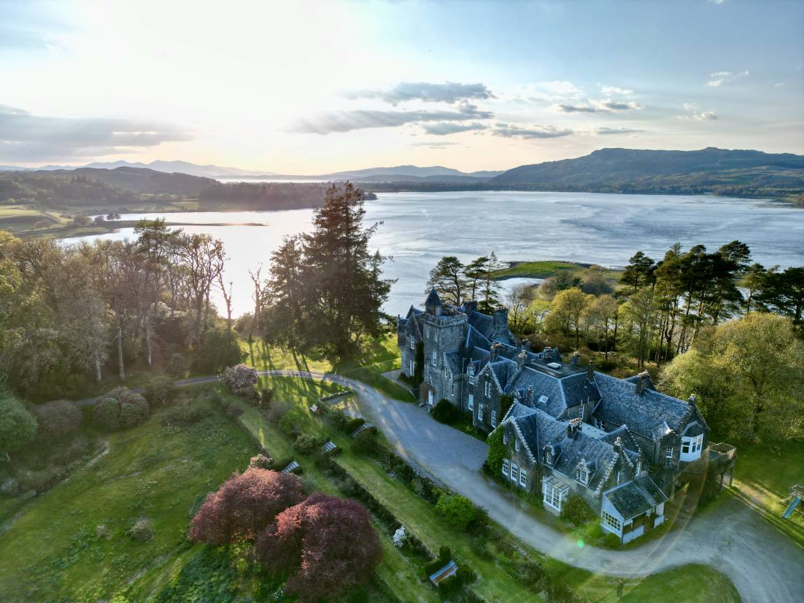 Cottage ∙ 9 Bedrooms ∙ 18 Guests - Loch Awe