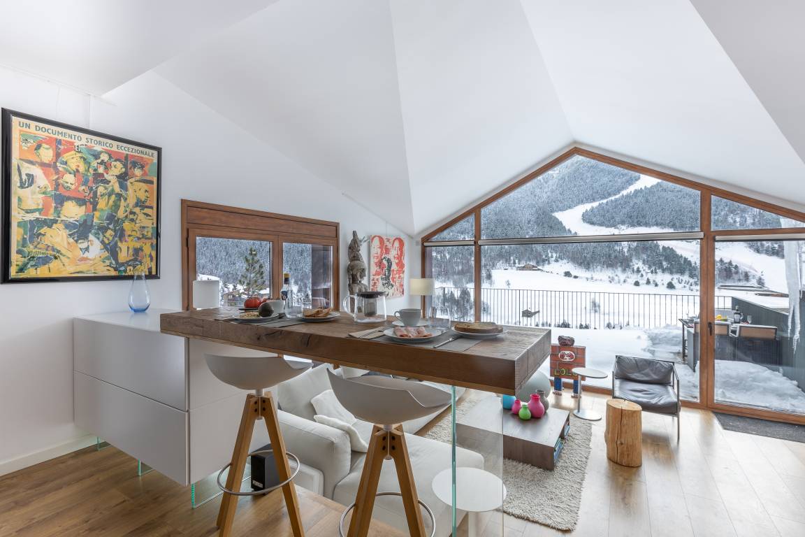 370 M² House ∙ 4 Bedrooms ∙ 9 Guests - Andorra